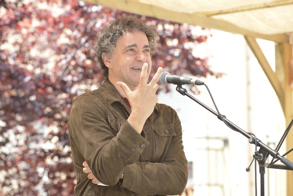 Francesc Colomer: el «cantautor» del mágico legado del paisaje y el ...