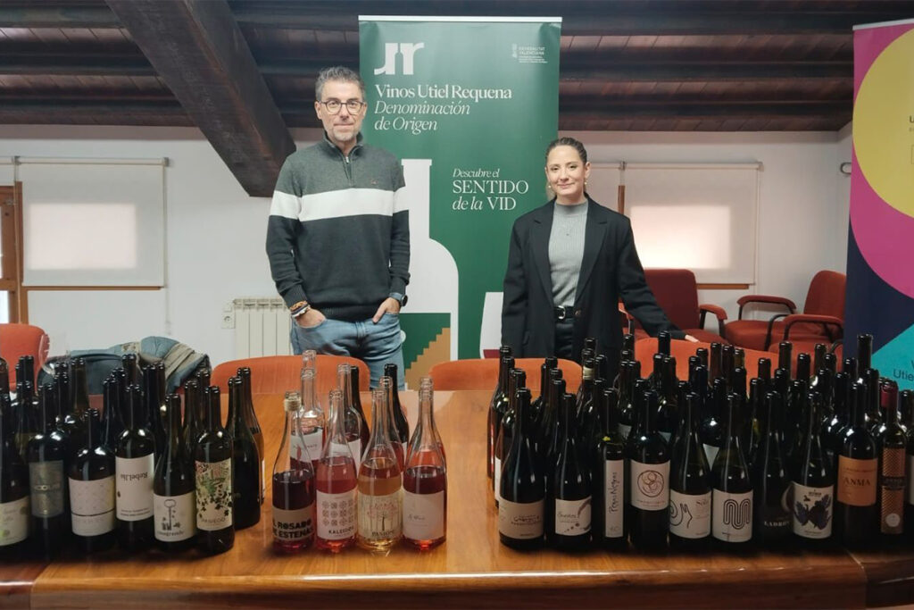 Guía Peñín cata más de 100 vinos DO Utiel-Requena en la sede del ...
